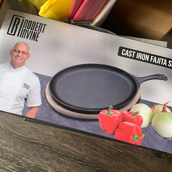 Robert Irvine | Kitchen | Robert Irvine Cast Iron Skillet | Poshmark